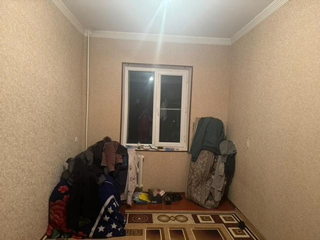 Uqiydigan va ishlaydigan qiz ayollar uchun arzon kvartira