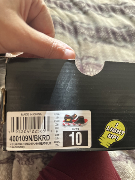В наличии басаножки ligtup sketchers оригинал