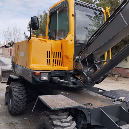 Экскаватор Volvo 55