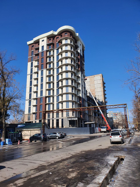 Новостройка возле метро БИЙ
