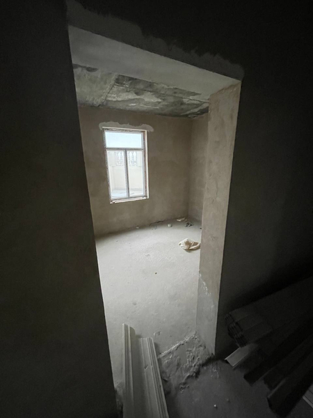 Тезда 3 хонали 135м²дан иборат квартира сотилади