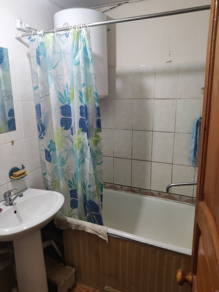 Kvartira 3 xonali sotiladi