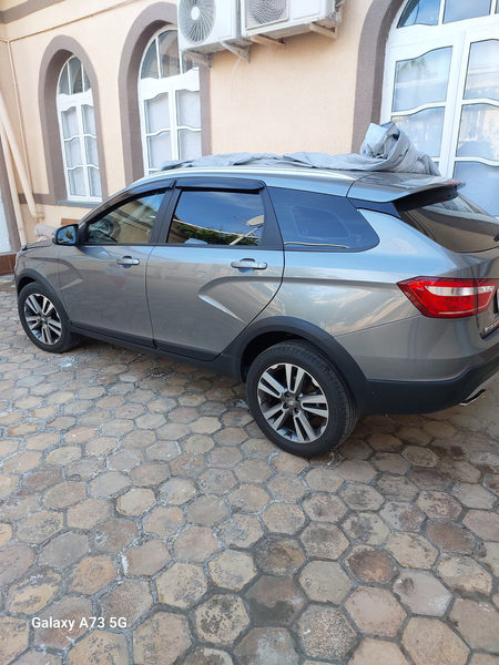 Lada vesta kross 1,8. Yangi moshina