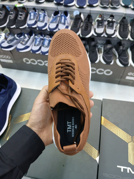 Oyoq kiyimlar yangi
