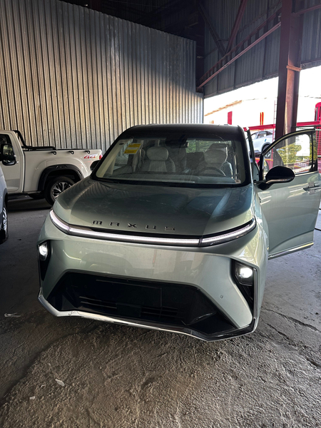 Maxus Mifa 9 minivan