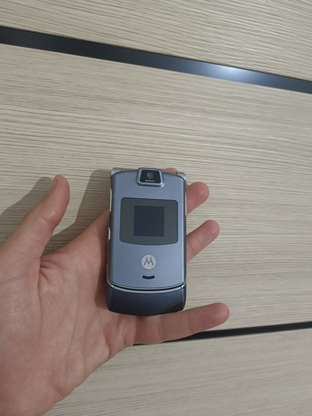 Motorola V3 Perfektum Rezr Xolati IDEAL.