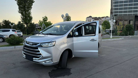 JAC M4 refine 11 kishilik mikroavtobus