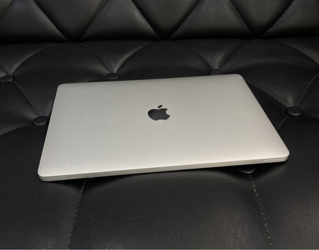 Apple MacBook Pro 2017 года в хорошем состоянии