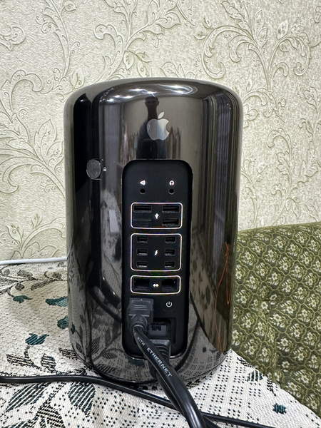 Apple Mac Pro Intel Xeon 12 core 32 Gb Ram 1 Tb SSD