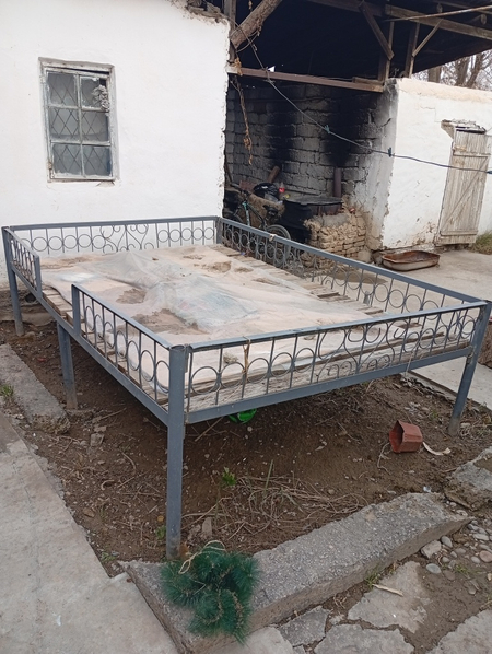 Кроват из уголков