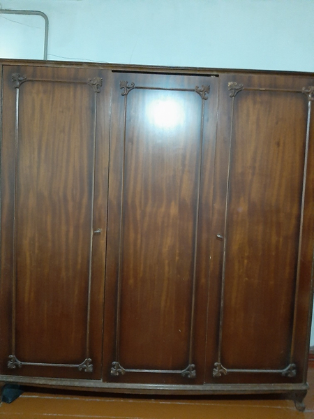 Продам шифонер и две кровати