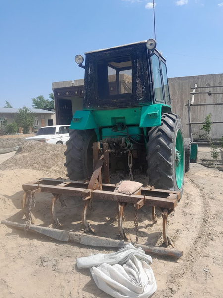 Traktor UMZ-6 Sotiladi
