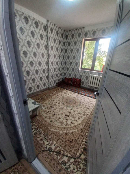 Чиланзар 20 срочно продам 2х комнатную 5 этаж