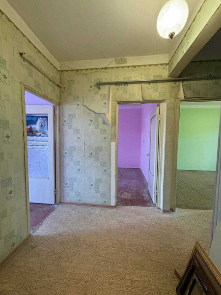 Tezda 3 xonali 4-qavat sotiladi manzil Dinamo kolso