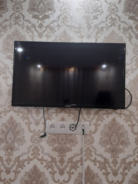 Televizor sotiladi