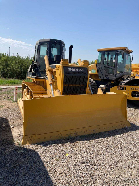 Бульдозер Shantui SD16