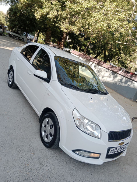 Chevrolet nexia3 sotiladi holati juda yahshi taxida yurmagan metan gaz