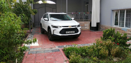 Chevrolet Tracker 2 2023 primer full pozitsiya sotiladi faqat naxtga