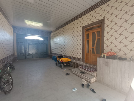 8 sotixli 3xonadan iborat uchastka sotiladi