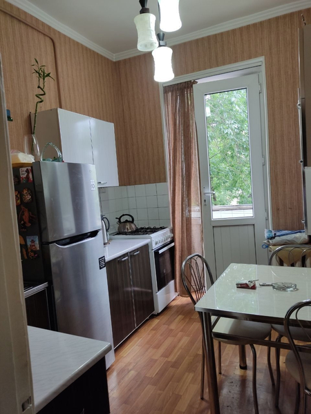 Продается квартира в Яккасарайском районе 
Напротив рынка Аския 
1/3/5
