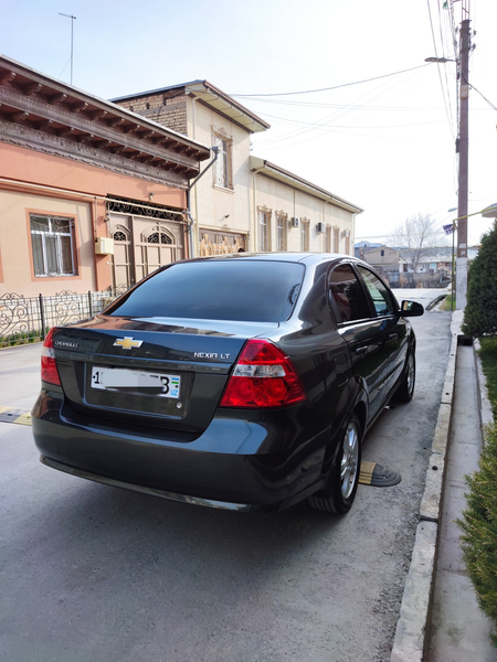 Nexia 3  avtomat gaz benzin