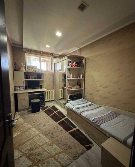 Космонавты 2в3/8/12 с балконом 60м2 мебель техника