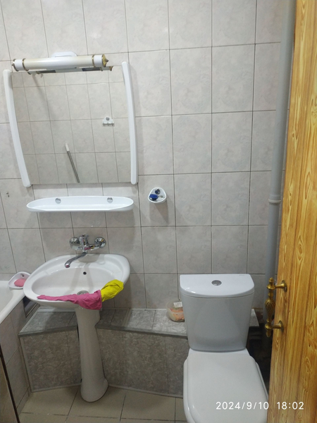 Продаётся квартира Чиланзар 1 квартал 1/5/5 кирпич