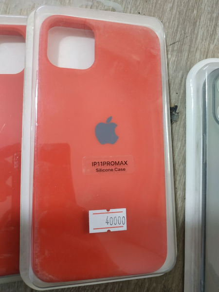 Iphone chexol sotiladi