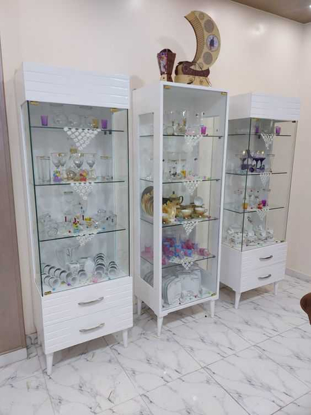 Витрины и шкафы для дома и магазина