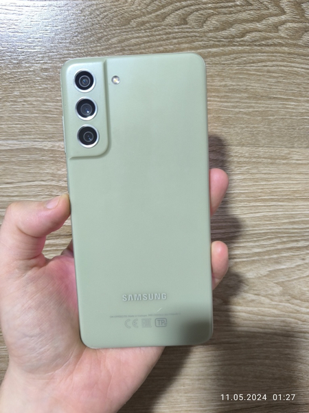Продам Samsung s 21 fe