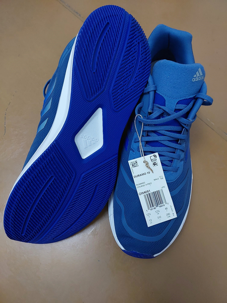 Продаю НОВЫЕ кроссовки ADIDAS