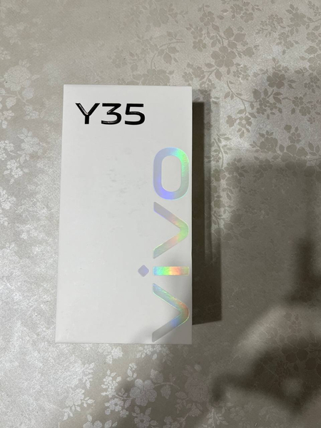 Продается телефон vivo Y35