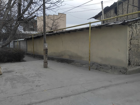 Uy sotiladi. Chimboy kochada. Yol yuzi. 5.1 sotih.