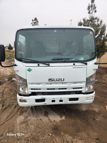 Isuzu самосвал 2008 года.