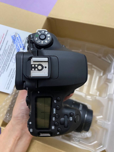 Продается Canon EOS 90D