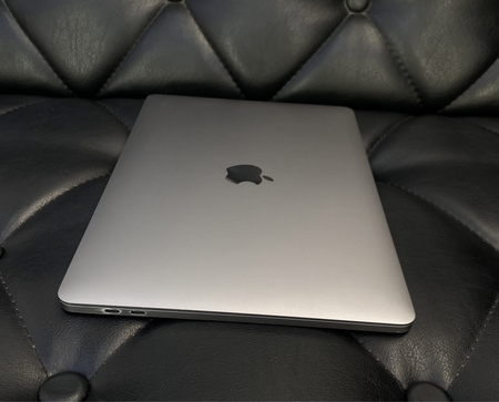 Apple MacBook Pro 2018 года в идеальном состоянии