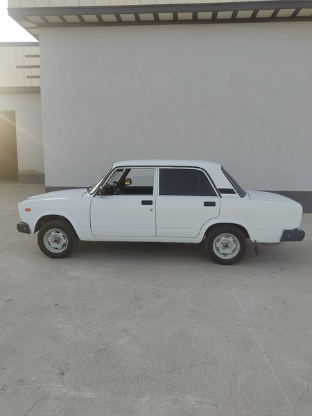 vaz 2107 sotiladi