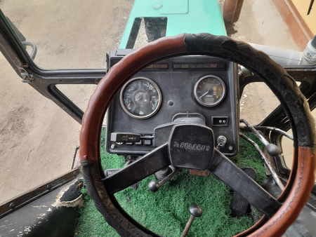 Traktor Belarus 80 x