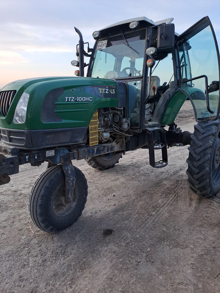 Traktor sotiladi
