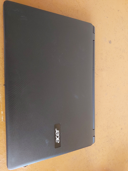Acer EX2519 Noutbuk srochna sotiladi