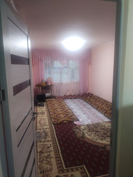 Shaxar markazidan 3 xonali kvartira srochni sotiladi