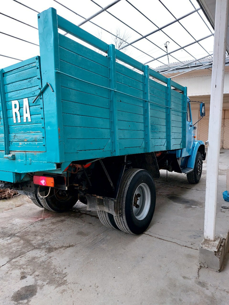 zil bartavoy sotiladi