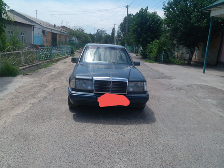 Mersedes 124 сотилади..