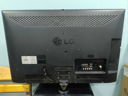 Телевизор LG 32CS460 в отличном состоянии б/у.
