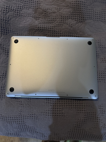 Macbook air M1/ 256/ silver/8gb