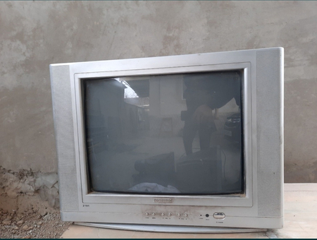 3 Televizor 600000som