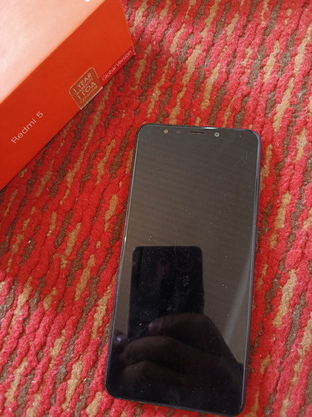 Redmi 5 telifoʻn sotiladi