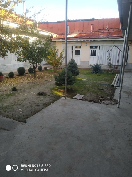 Uchastka sotiladi uc tepada srochna