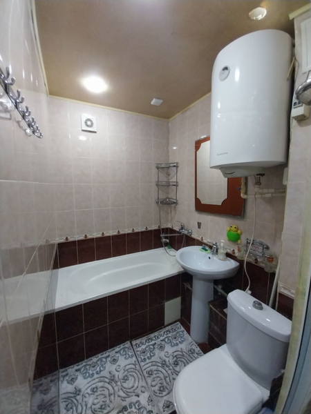 Срочно продаю свою 2 ком квартира на 3 этаже  середина