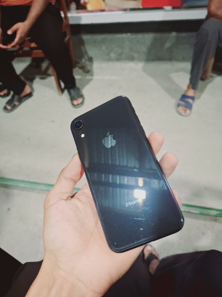 iPhone XR чёрный на 64ГБ